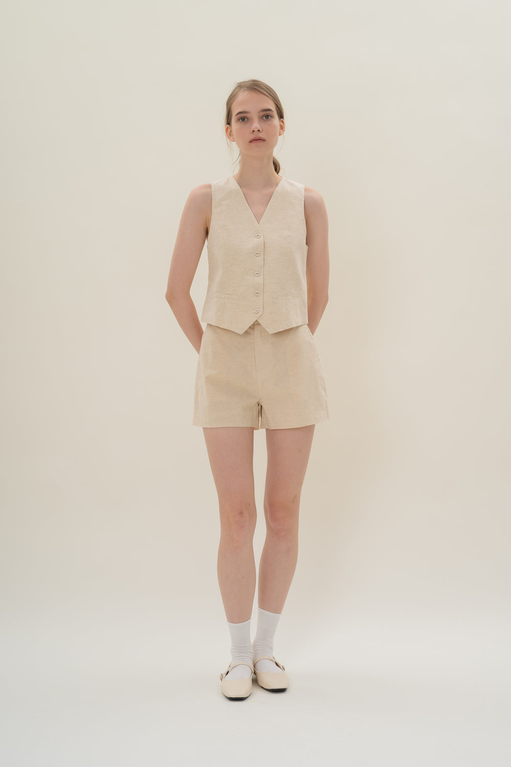 Relaxed Textured Linen Shorts in Natural